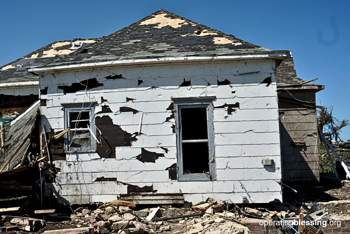 Iowa Tornado Destruction: Greenfield Devastated by EF4 Twister
